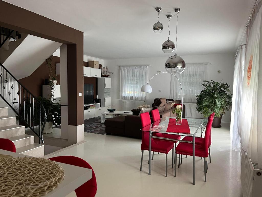 Shining Home, Felsőörs (updated prices 2025)