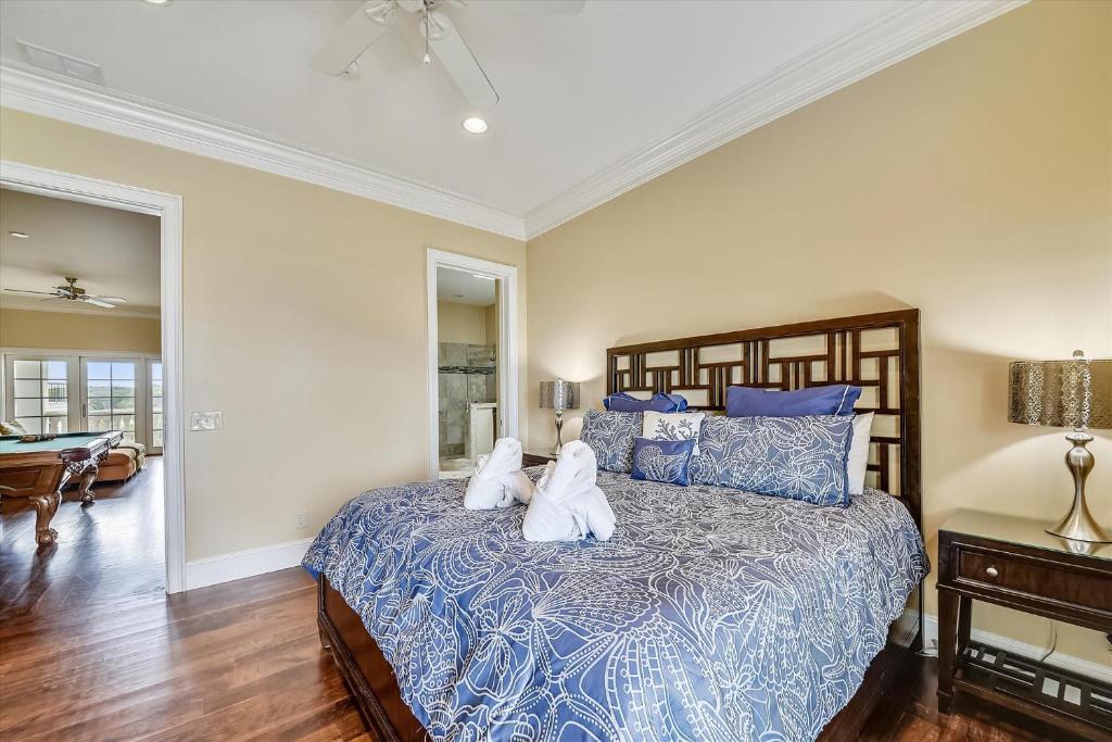 29 Singleton Beach Place- Luxury Oceanfront, Pool, Pool Table, Free ...