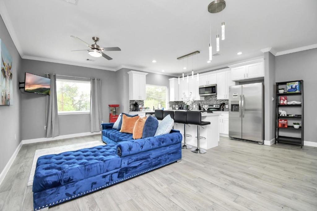 Azure Lounge Modern Urban Escape, Houston (updated prices 2025)