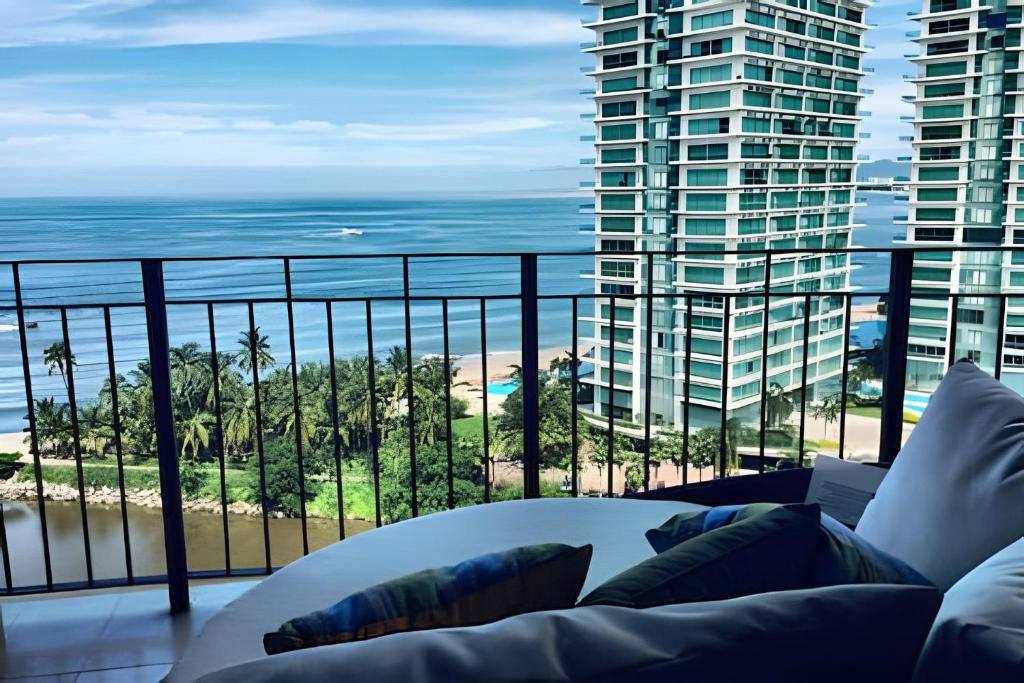 Beachfront Chic Condo - perfect 4Home office!, Puerto Vallarta (aktualisierte Preise für 2025)