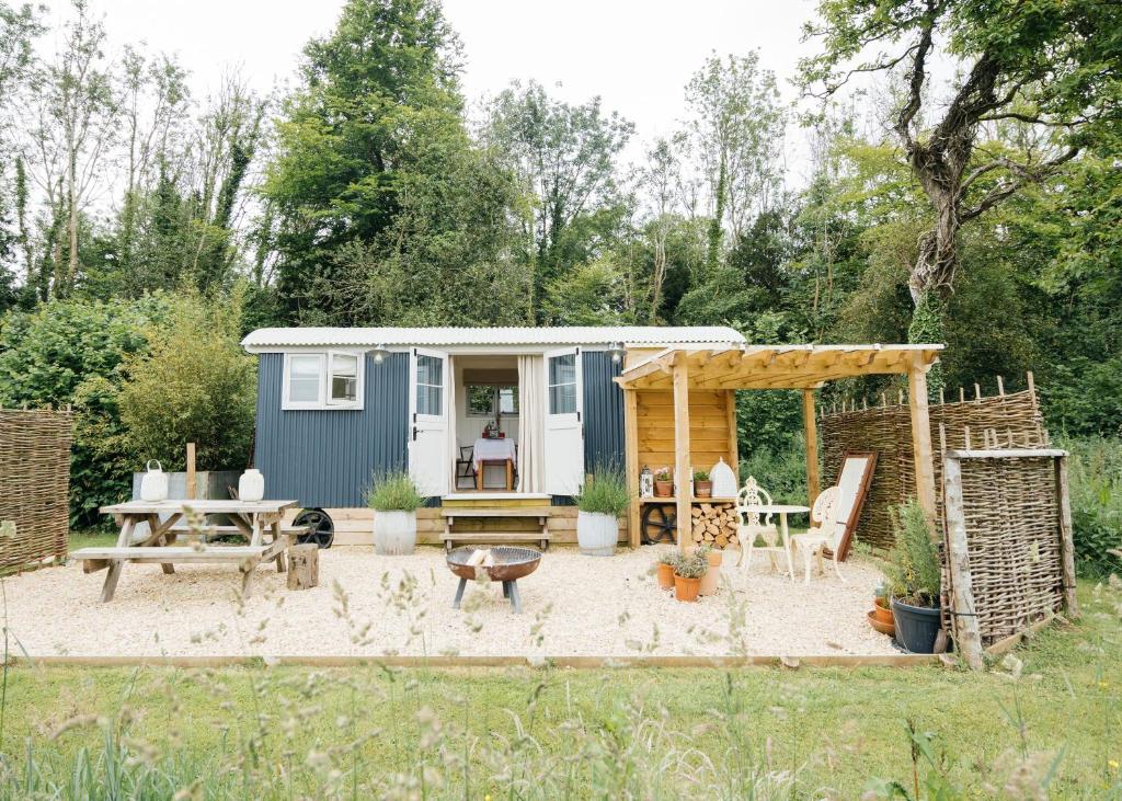 Lapwing Hut, Cholderton (updated prices 2026)