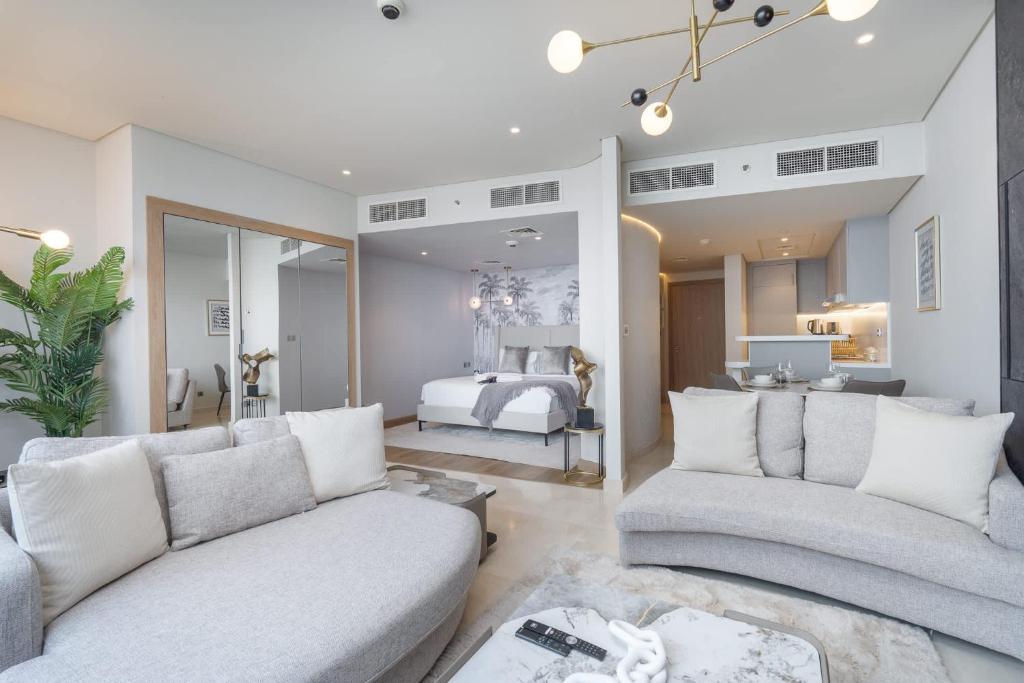 Stylish Studio Apartment with impressive decor and furniture at Sky ...