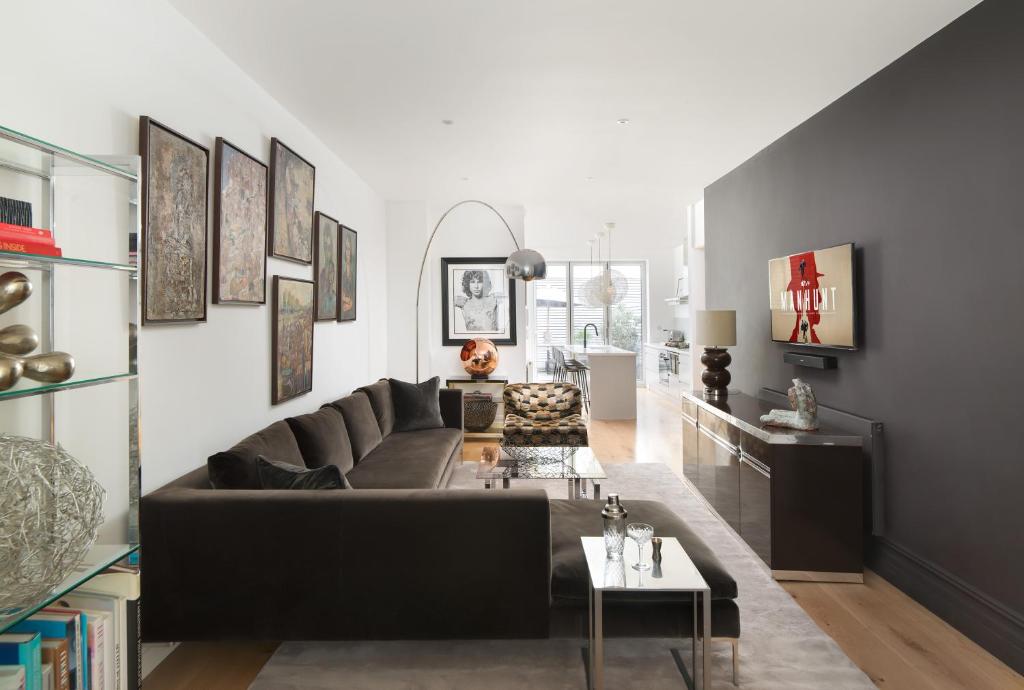 Olive Tree House, Sleeps 10, London (updated prices 2025)