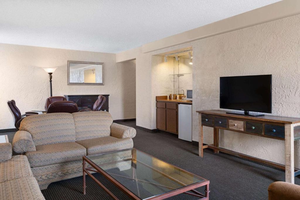 Ramada by Wyndham Tucson, Tucson (updated prices 2025)