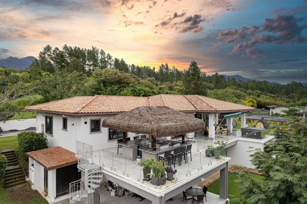 El Paraiso del Rey, La Reyna, La Estrella (updated prices 2025)