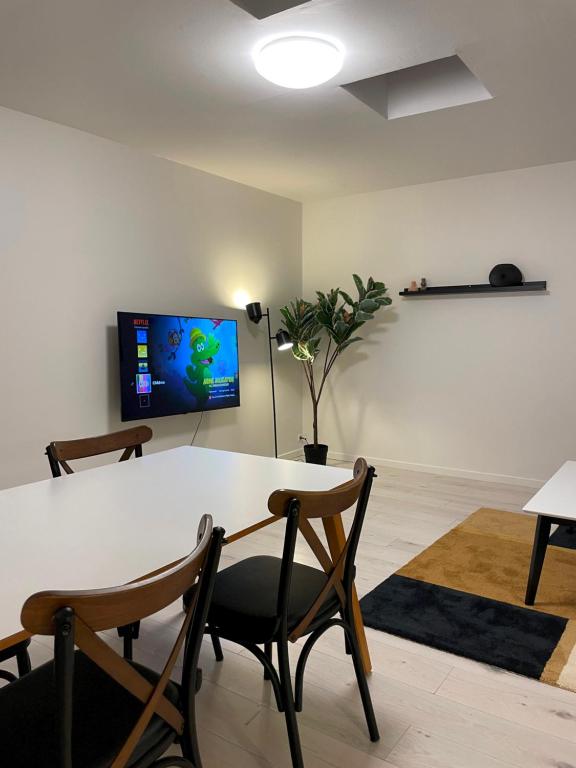 Cozy Backhouse with Large Private Garden, Copenhagen (updated prices 2025)