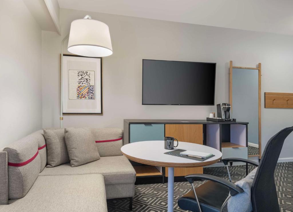 Freepoint Hotel Cambridge, Tapestry Collection by Hilton, Cambridge ...