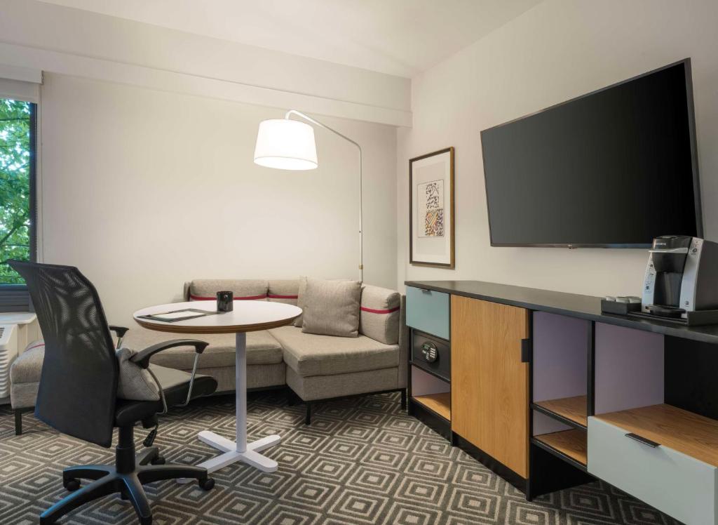 Freepoint Hotel Cambridge, Tapestry Collection by Hilton, Cambridge ...