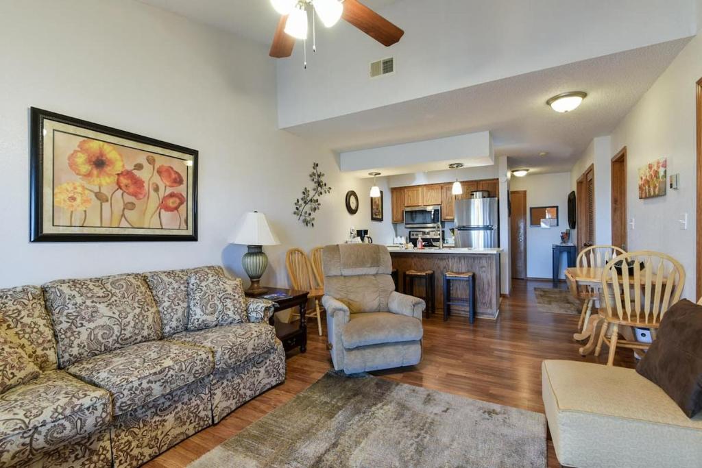 Divine 9 Condo -Fishing Lake & Hiking Trails, Reeds Spring ...