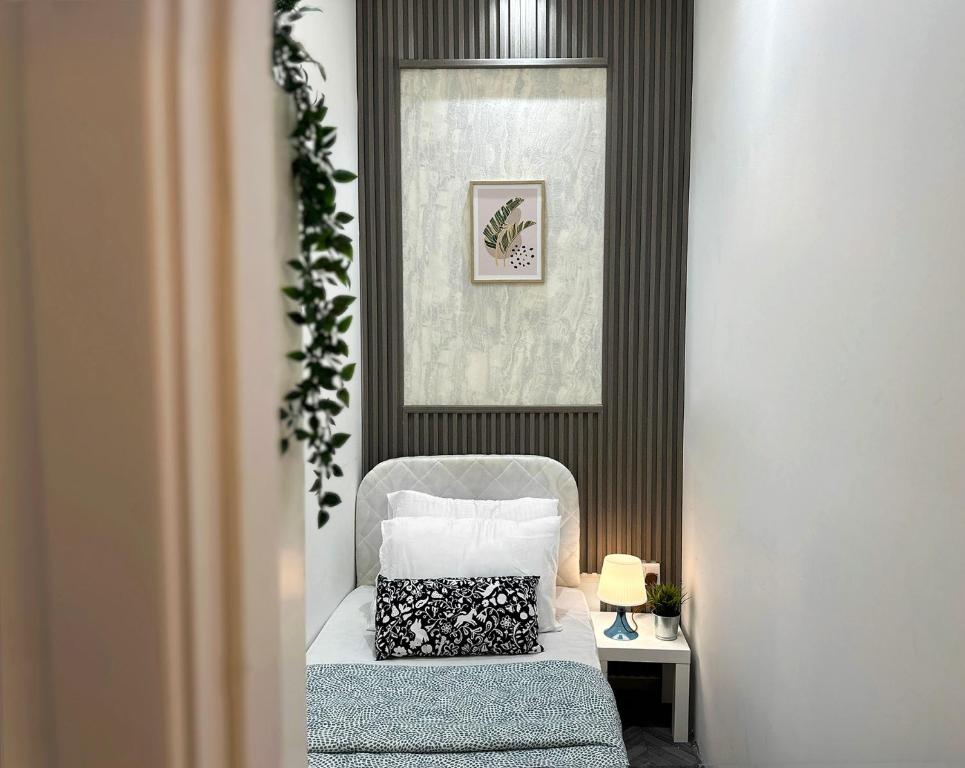 Atelier Partition Room in Tecom Near Internet City Metro, Dubai ...