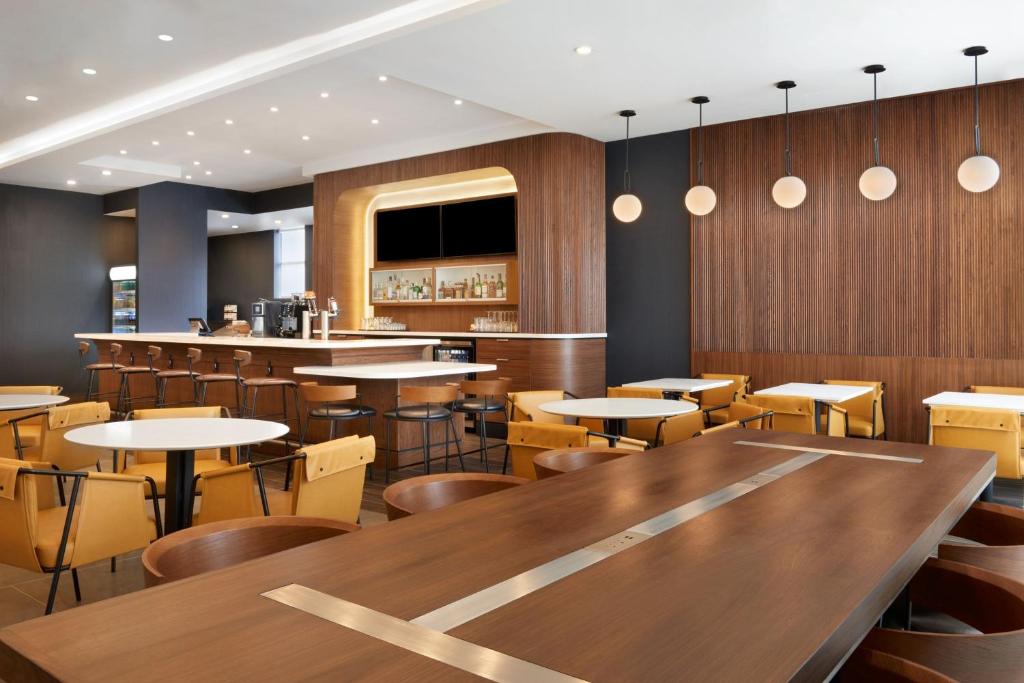 Courtyard by Marriott Kitchener, Kitchener (updated prices 2025)