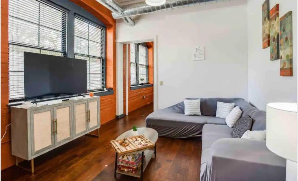 NY Style Loft with King Bed, Rochester (updated prices 2026)