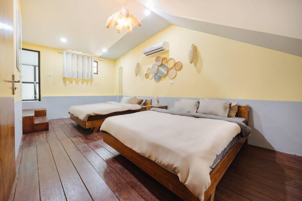 1min to Trainstreet- Duplex 3brs, Hanoi (updated prices 2025)