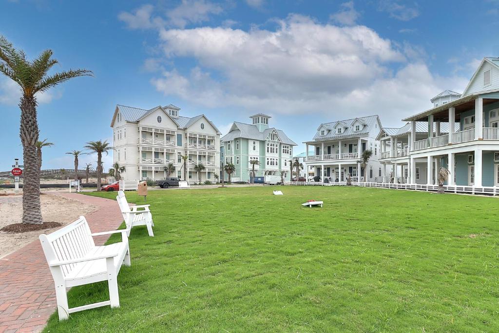 Surf Camp 104 NEI, Mustang Beach (updated prices 2025)