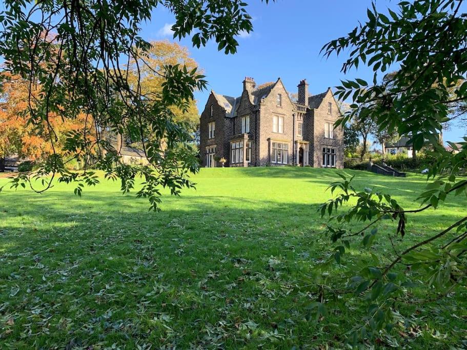 Luxury Attic Studio, heart of Uppermill, Saddleworth, Saddleworth ...