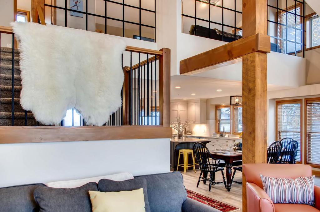 Moonshine Crescent 385 by Okanagan Premier, Big White (aktualisierte ...