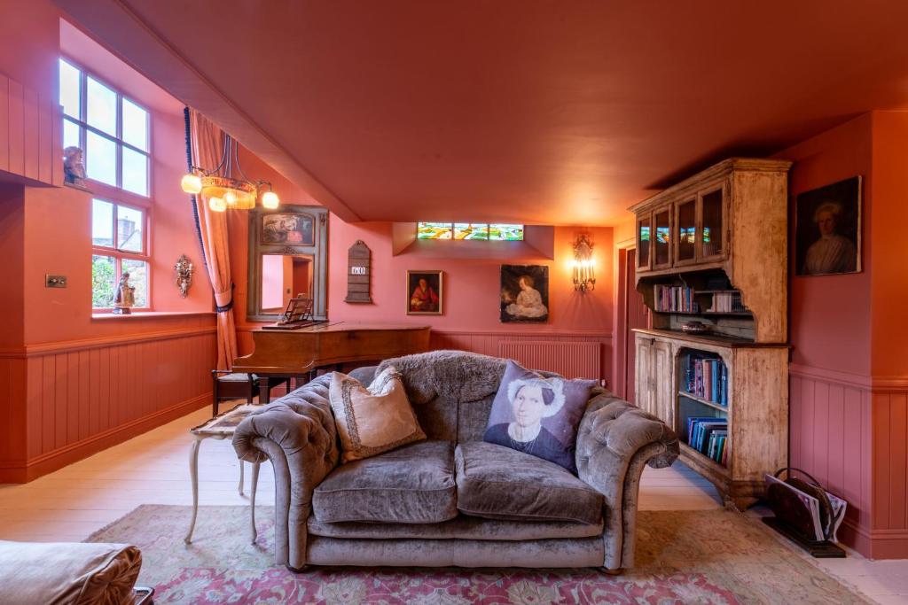 Unique renovated former chapel - Pass the Keys, Deddington (updated ...