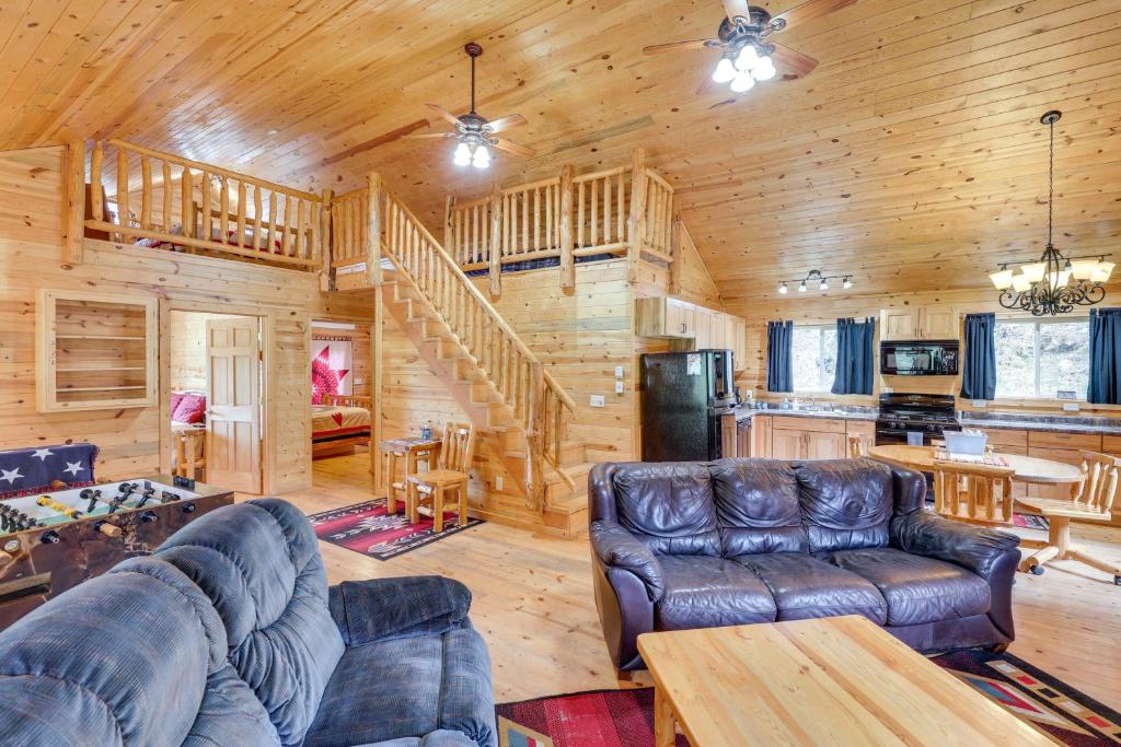 Deadwood Cabin with Foosball Table, Near Sanford Lab, Deadwood (updated ...