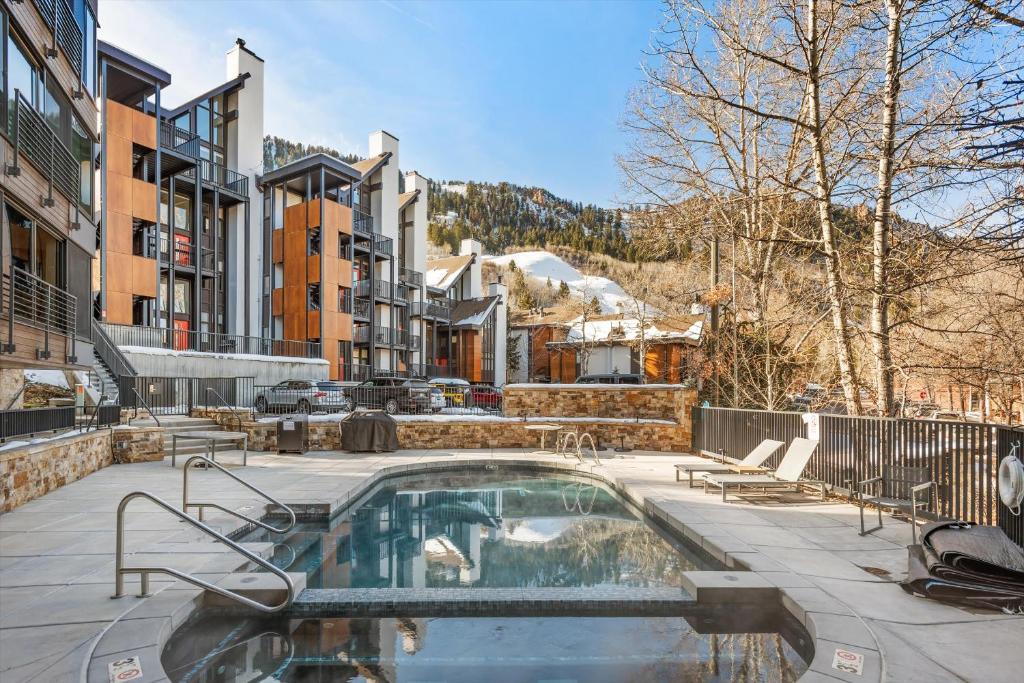 Renovated 2 BR Aspen Condo Ski-in out, Aspen (updated prices 2025)