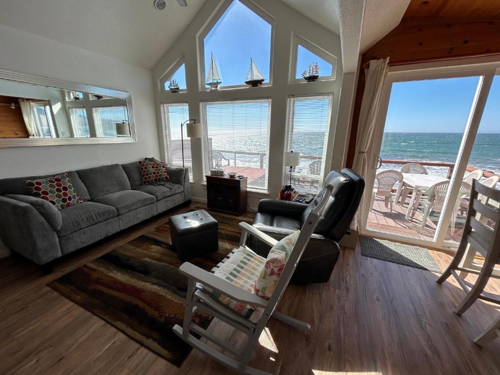 Oceanfront Cabin 10, Jacuzzi & Breathtaking Views, Smith River (updated ...