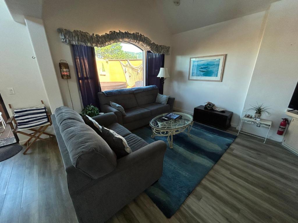 Ocean Cabin 28 W Jacuzzi With Private Beach, Smith River (updated ...