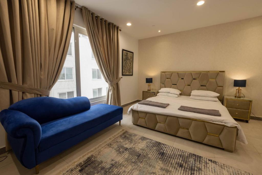 Bellagio x ZN Pentasquare Studio Self check in Garden DHA Phase 5 LUX, Lahore (updated prices 2025)