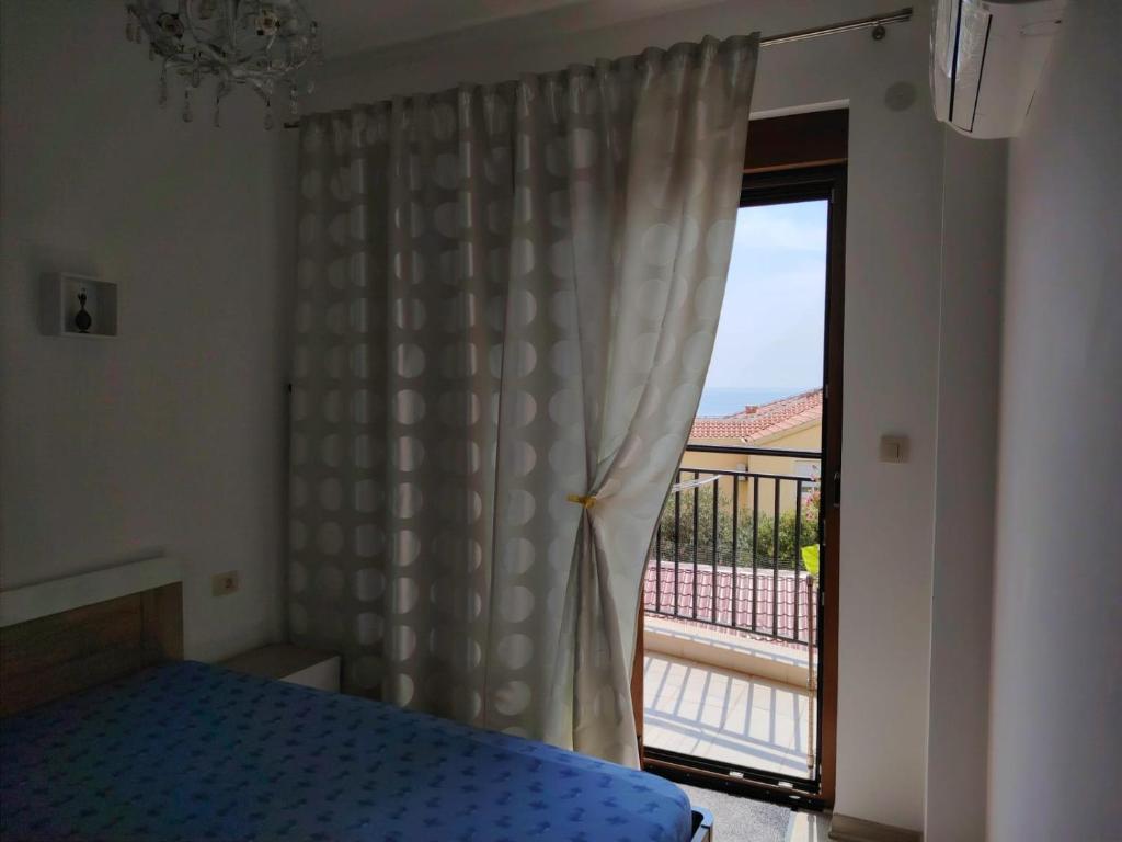 Njaro del mar Red, Petrovac na Moru (updated prices 2024)