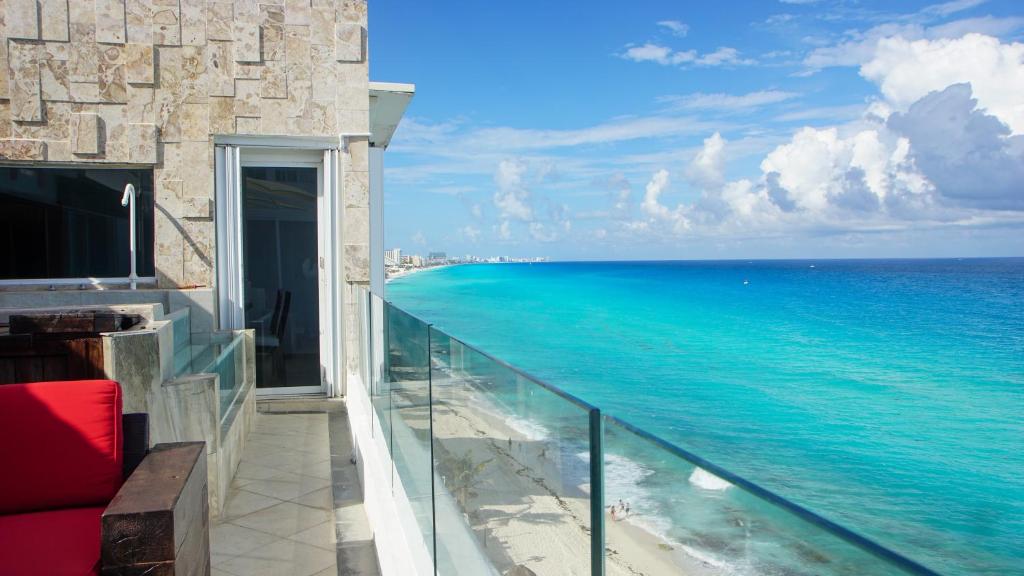 Oceanview Penthouse with Jacuzzi, Cancún (updated prices 2026)
