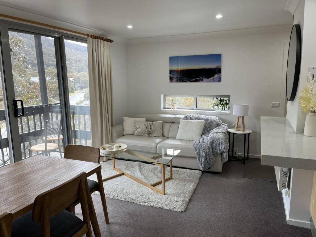 2B Bobuck, Thredbo (updated prices 2025)