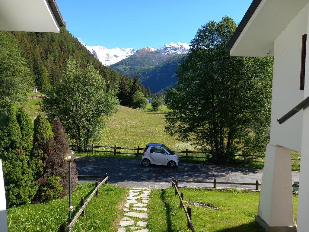 Chez Umbus, centrale e immerso nel verde, grande terrazzo, Champoluc ...
