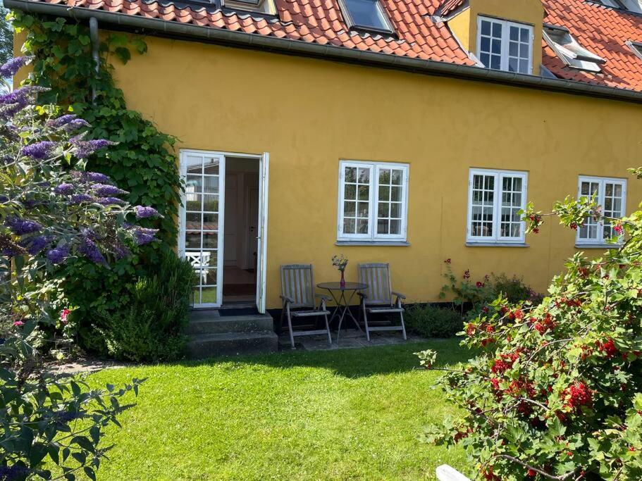 Smuk lejlighed med sundkig lige ved stranden, Snekkersten (precios ...