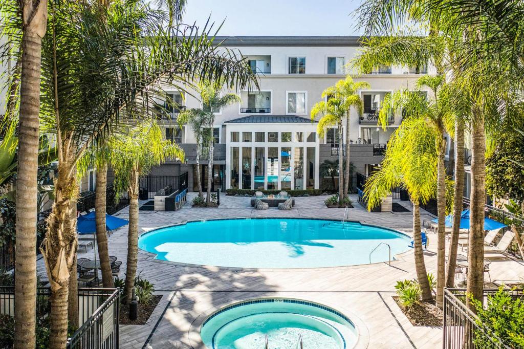 Luxe MDR apartment,Parking, Gym, Pool, jacuzzi,BBQ, Los Angeles ...