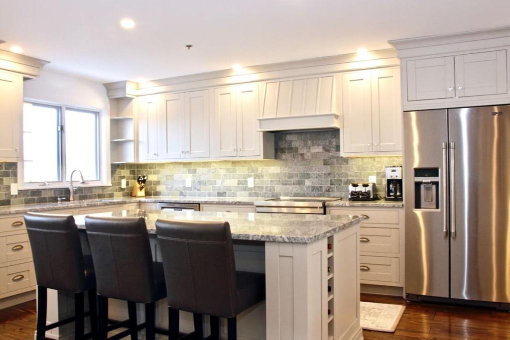 Stratton Village Square, Stratton (updated prices 2026)