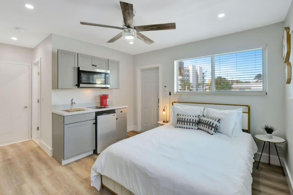 Sun kissed Charm Beachside Hollywood Studio, Hollywood (updated prices 2025)