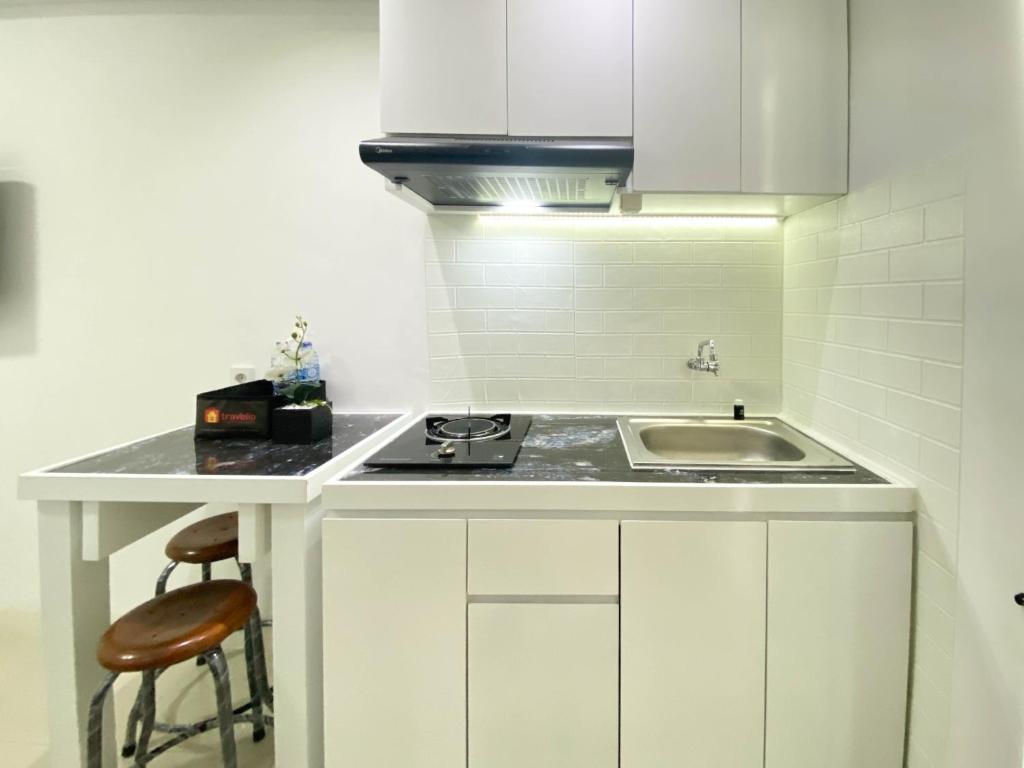 Modern Design and Cozy Studio at Bassura City Apartment By Travelio ...