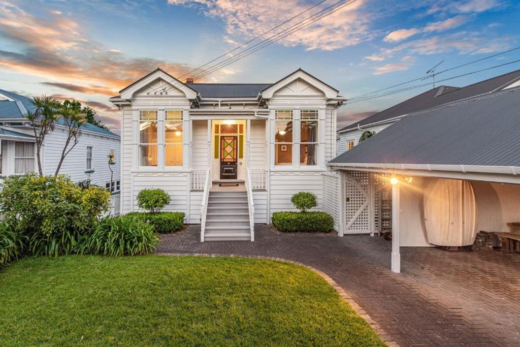 Charming Double Bay Villa, Auckland (updated prices 2025)