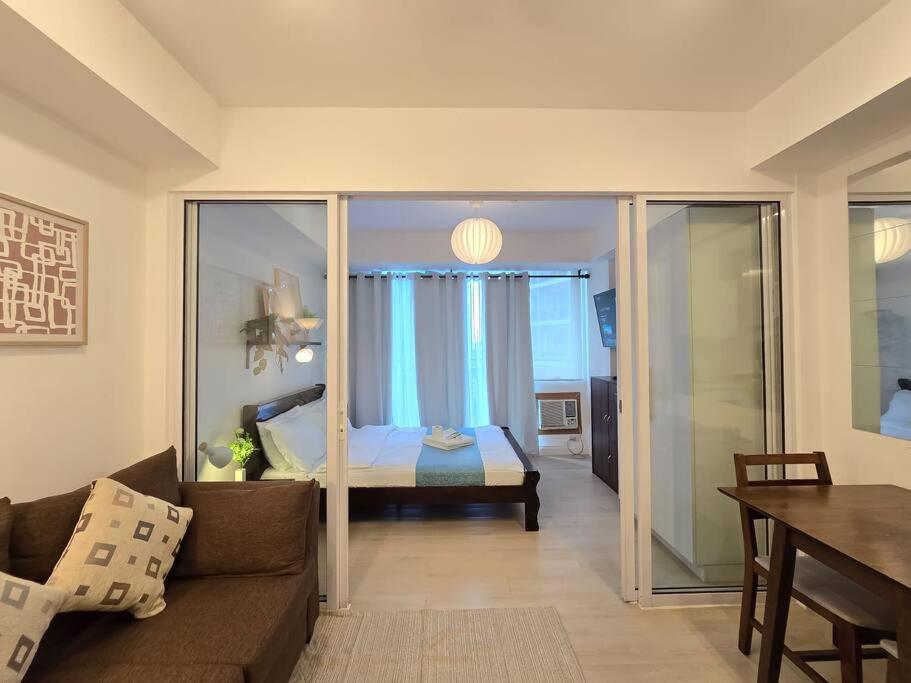 1BR Condotel Azure Urban Resort Near Airport #AZ06, Manila (updated ...