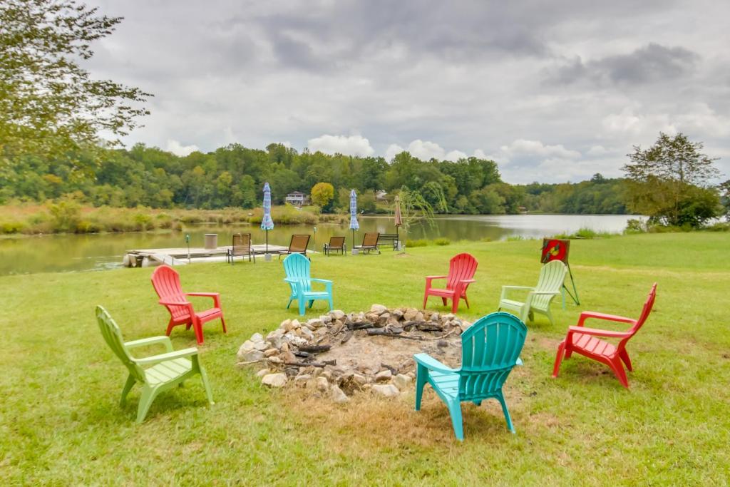 Screened Porch with Lake Views Waterloo Home!, Waterloo (updated prices ...