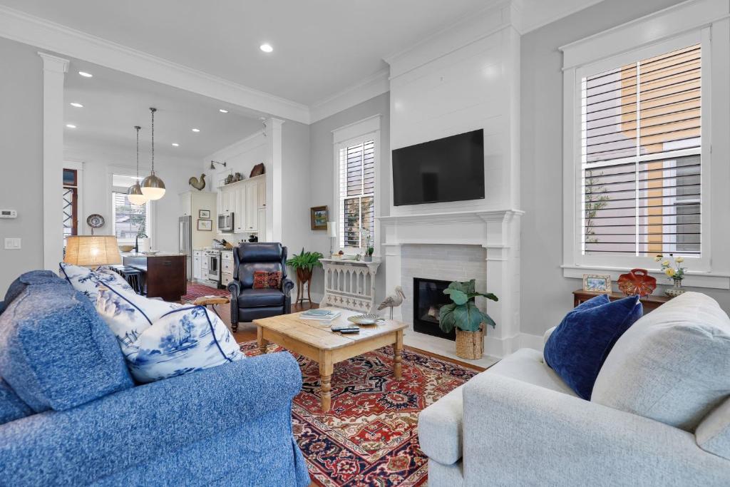 Lowcountry Living in Habersham Community Pool and Dock, Beaufort ...