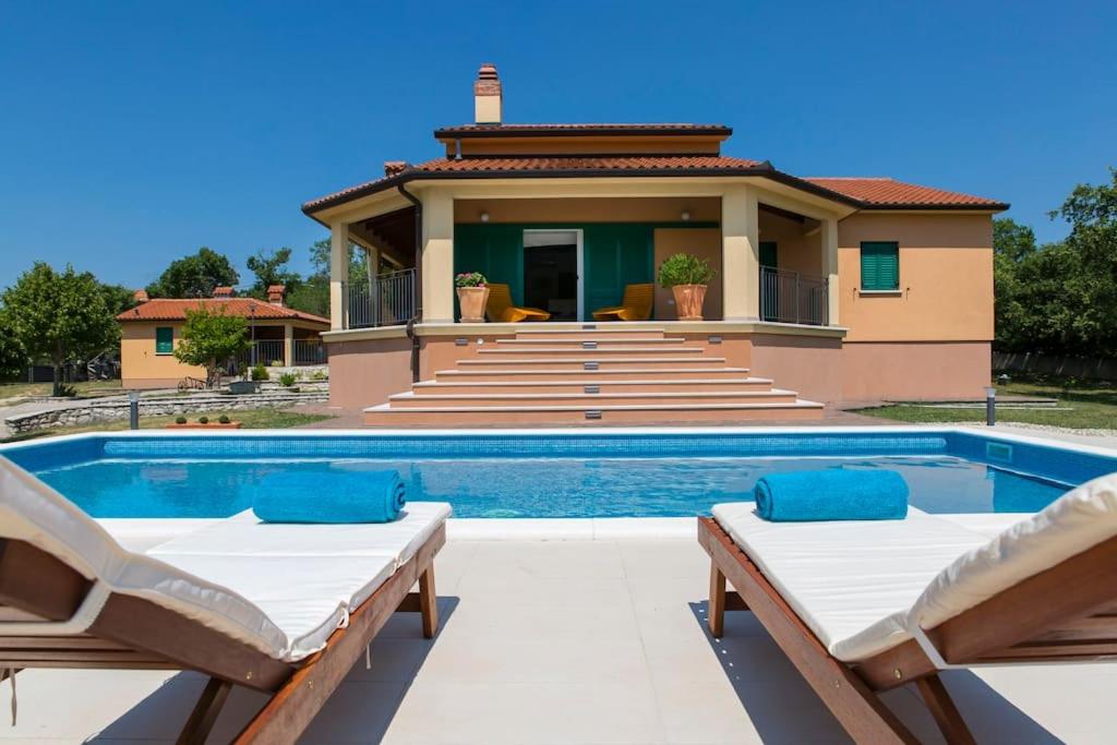 Villa Dani-with big pool 50m2, Barbići (precios actualizados 2024)