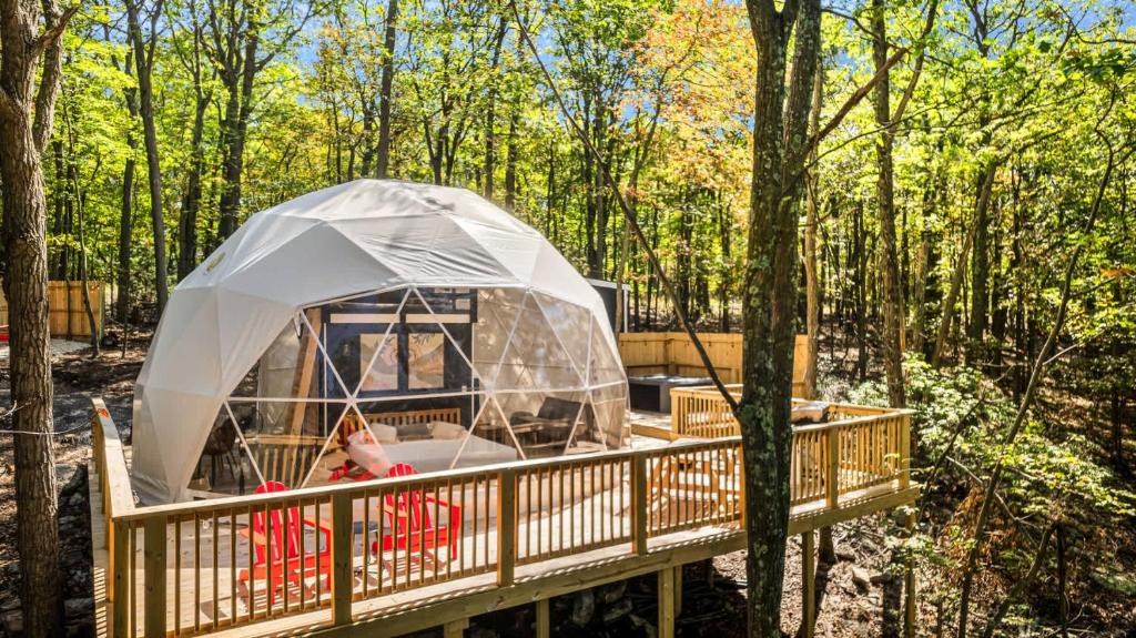 Luxe 2 Bed Dome w Hot Tub Deck Fire Pit & Bath, Augusta (updated prices ...