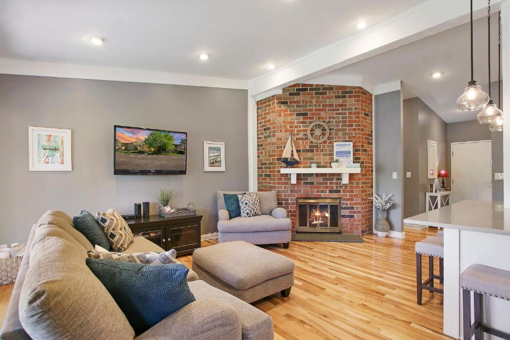 The Luxe at Abbey Villa - Gas Fireplace - King Master - Large Covered ...