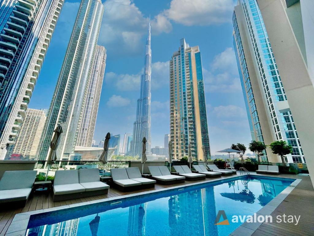 AvalonStay - Luxury 1BR Apt in Downtown Dubai-Brand New-Burj Khalifa & Fountain Views from Pool ...
