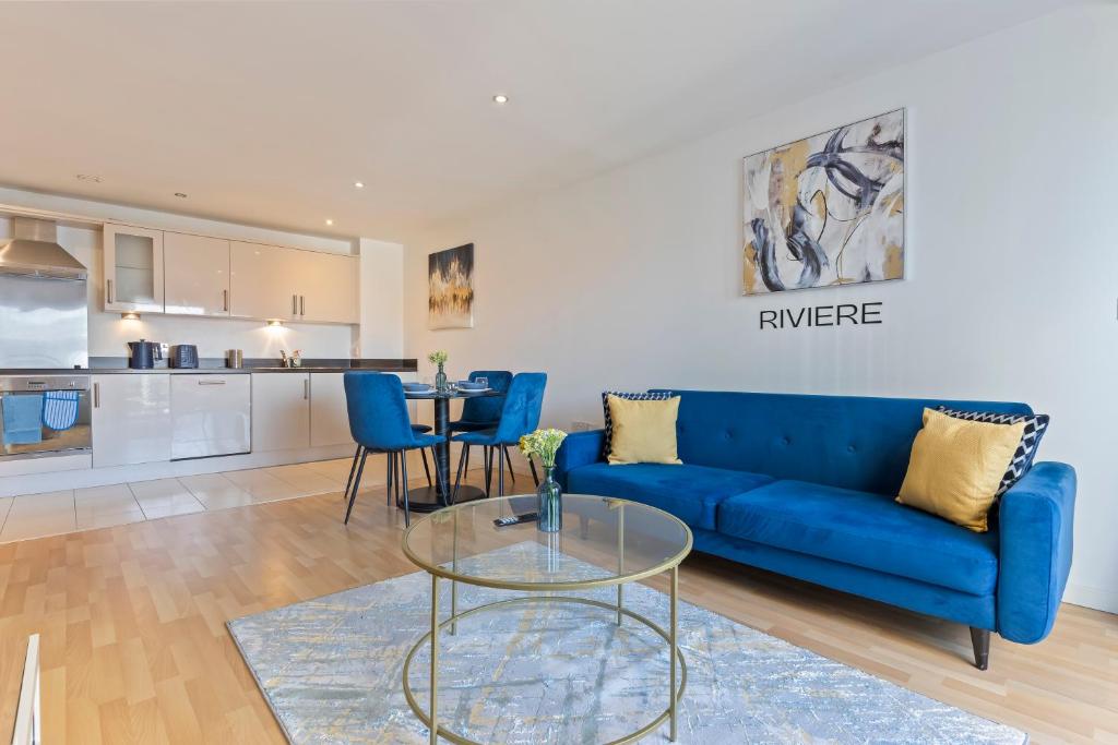 Spacious 2 bedroom Apartment-City Centre - Free Parking- Sleeps 5 ...