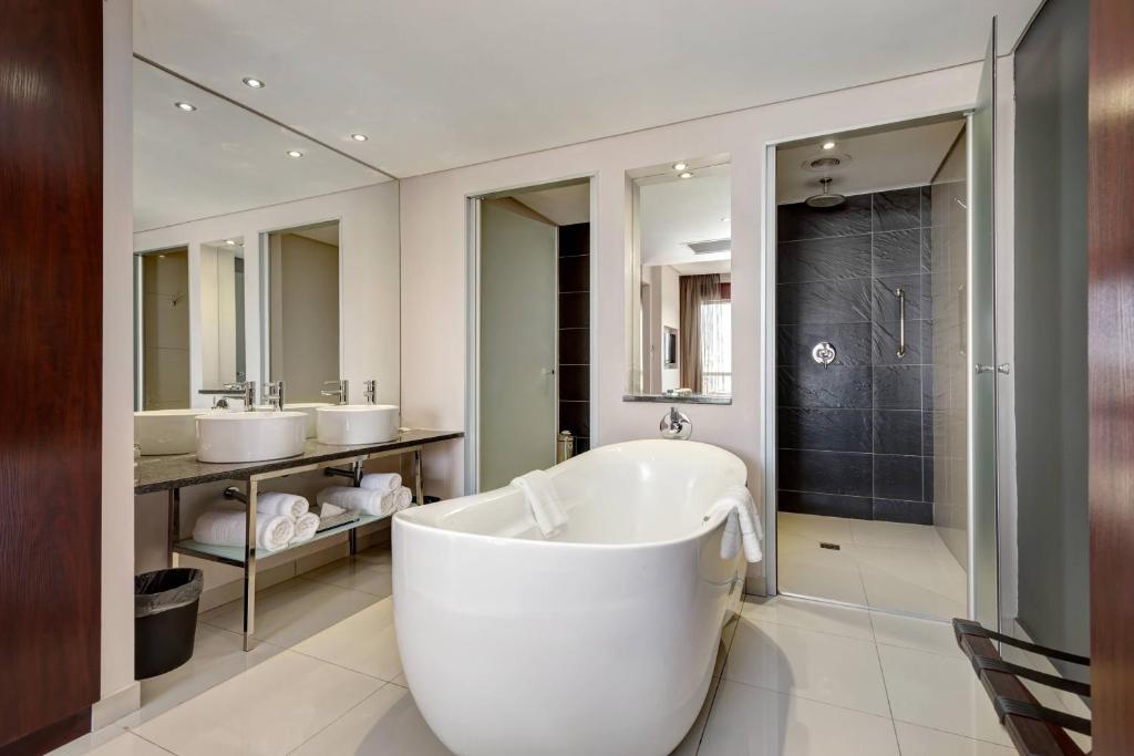 Protea Hotel by Marriott O R Tambo Airport, Kempton Park (updated ...