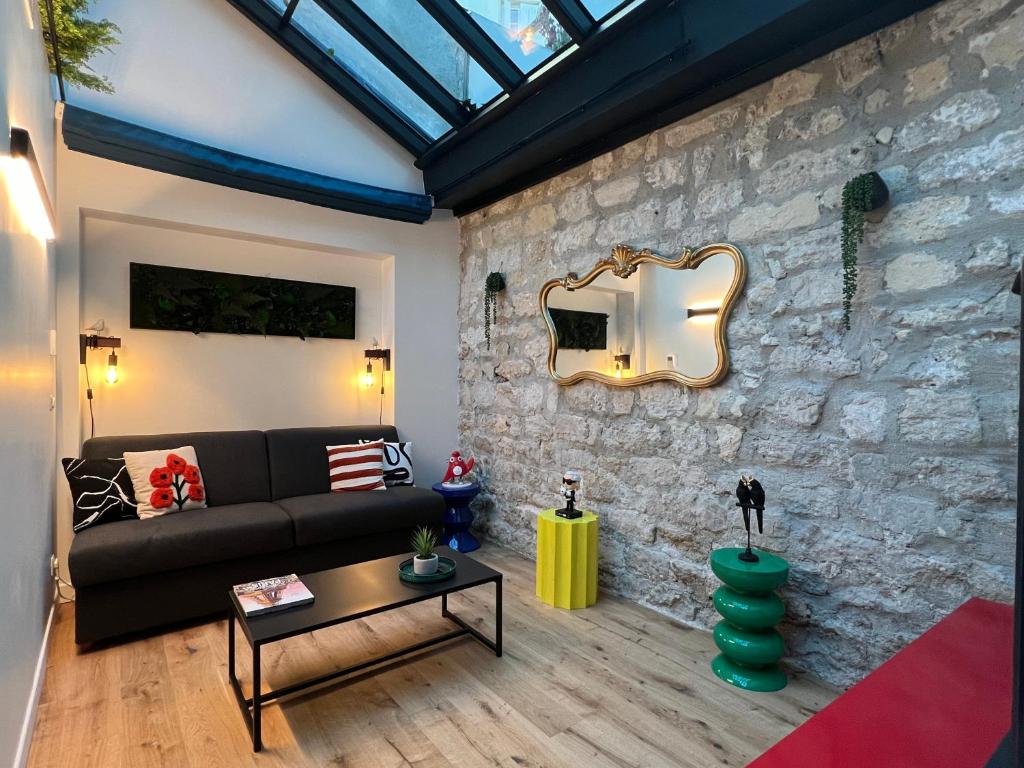 Relais Cocorico Artist Studio glass roof with AC, Paris (updated prices ...