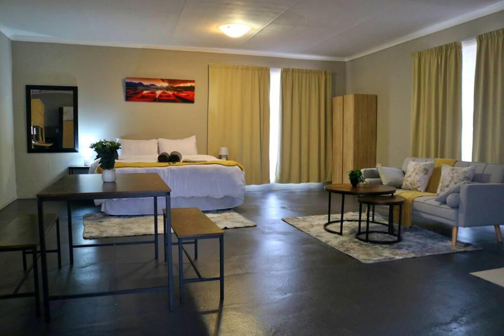 Refreshing Mountain FarmStay w Boma,Pool,Hikes,Obstacle Course ...