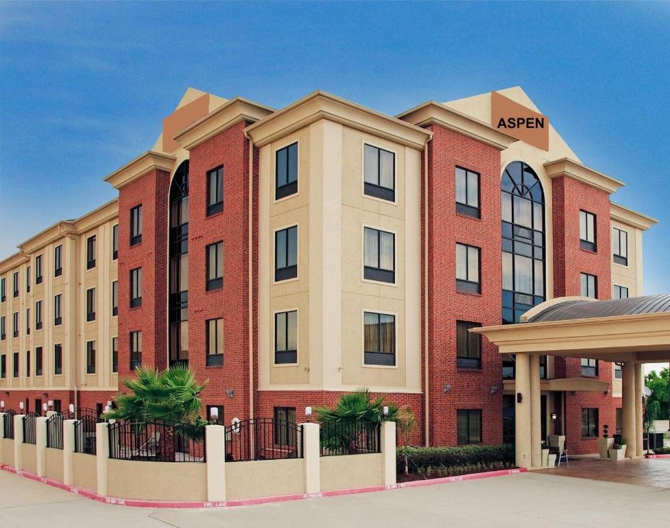 ASPEN GRAND HOTEL LaPorte, La Porte (updated prices 2026)