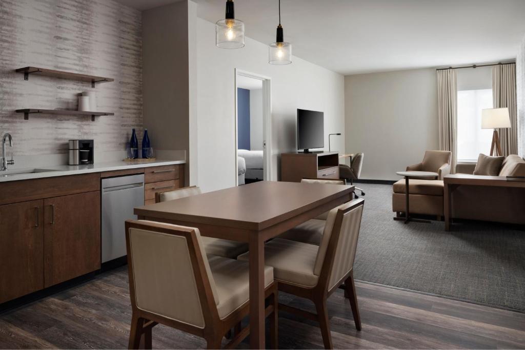 Inn at Bellefield Residence Inn by Marriott, Hyde Park (updated prices ...