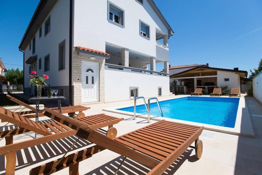 New modern Villa Nada with pool, Valbandon (updated prices 2025)